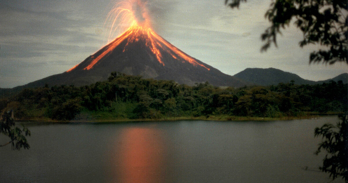 2026 Ultimate Guide: Hiking & Swimming La Fortuna Waterfall